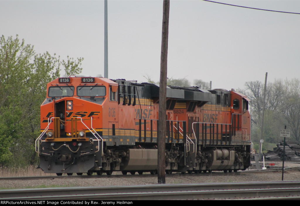BNSF 8136 & 6824 (2)